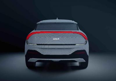 La Kia EV6 nell’opera d’arte in Lego “Brick To The Future” - Patentati