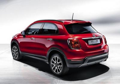 Foto Fiat 500X rossa tre quarti posteriore, prime immagini ufficiali ...
