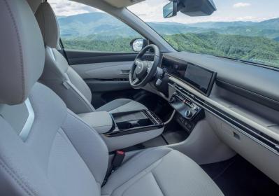 Foto Nuova Hyundai Tucson HEV 2024 interni - Patentati