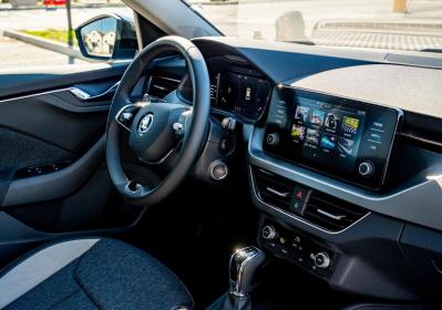 Foto Skoda Kamiq Black Dots interni - Patentati