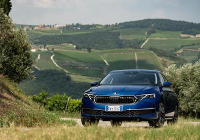 Foto Skoda Octavia Wagon ibrida foto - Patentati