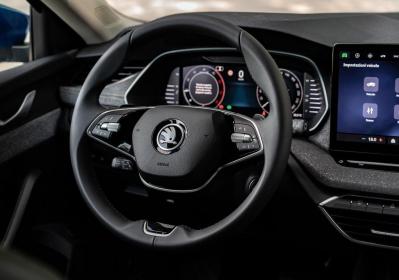 Foto Skoda Octavia Wagon ibrida volante - Patentati