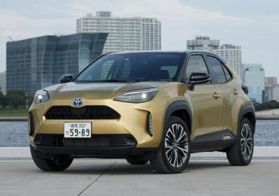 Foto Toyota Yaris Cross gold - Patentati