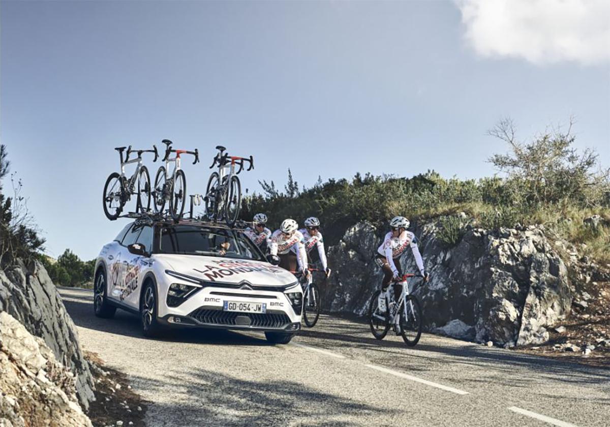 Foto Citroen C5 X per Ag2r bike team - Patentati