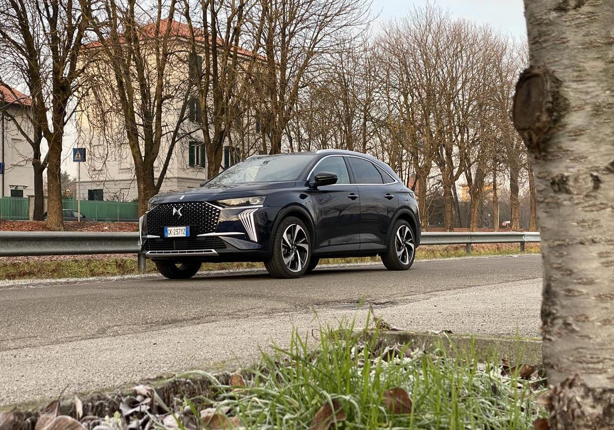 Foto DS 7 E-Tense 225 Opera foto - Patentati