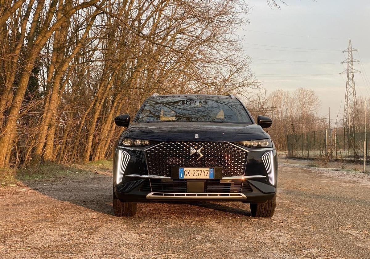 DS 7 E-Tense 225 opera, la prova della SUV premium ibrida plug-in - Patentati