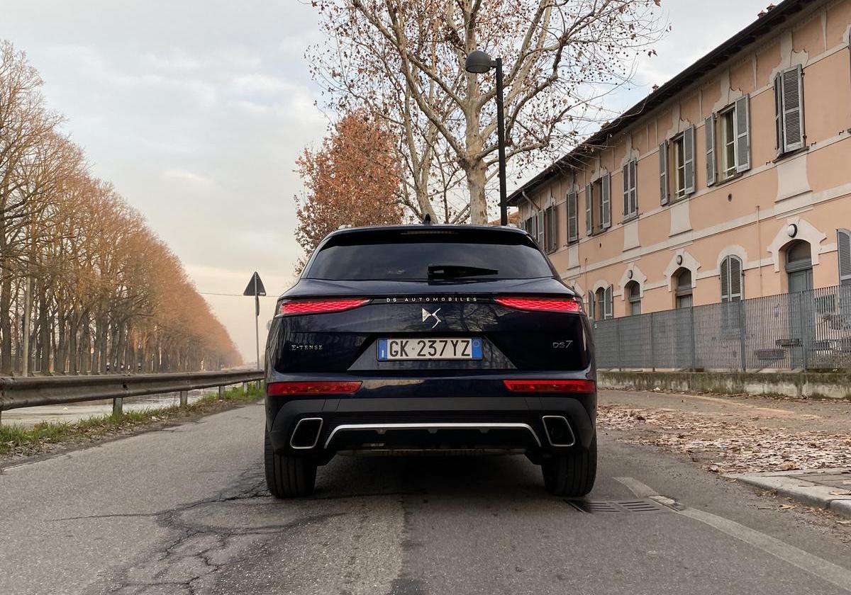 Foto DS 7 E-Tense 225 Opera immagine posteriore - Patentati