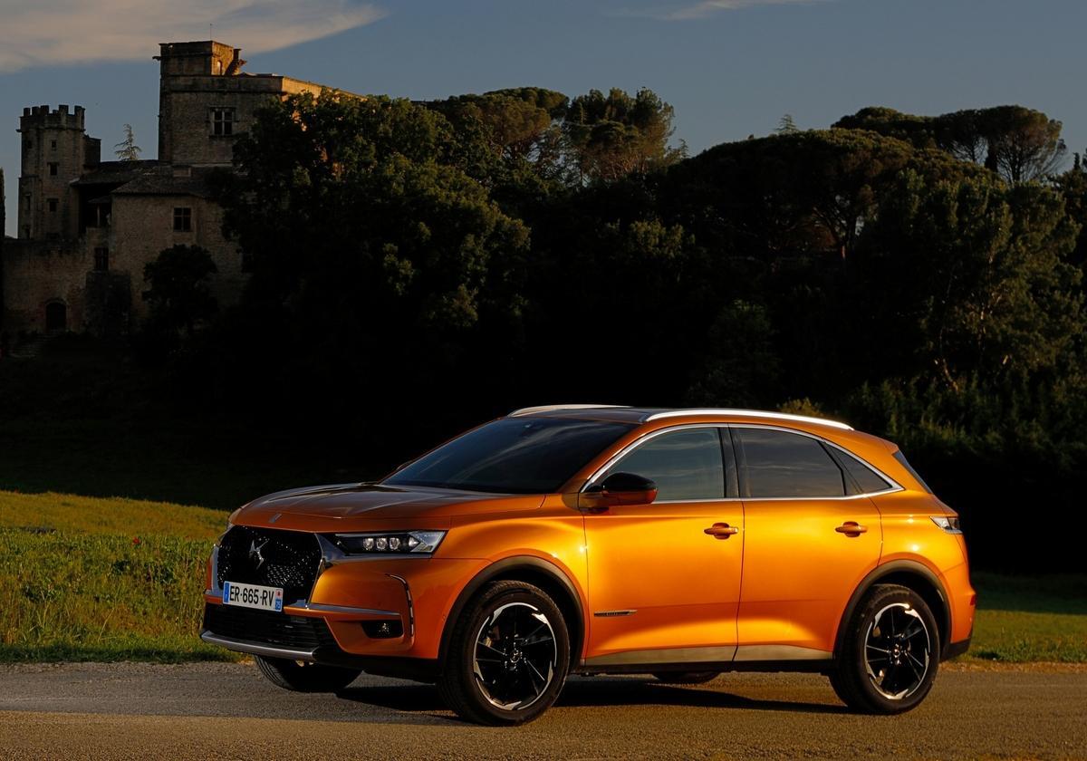 DS7 Crossback E-TENSE 4X4: 300 Cv 4 58 km in modalità elettrica ...