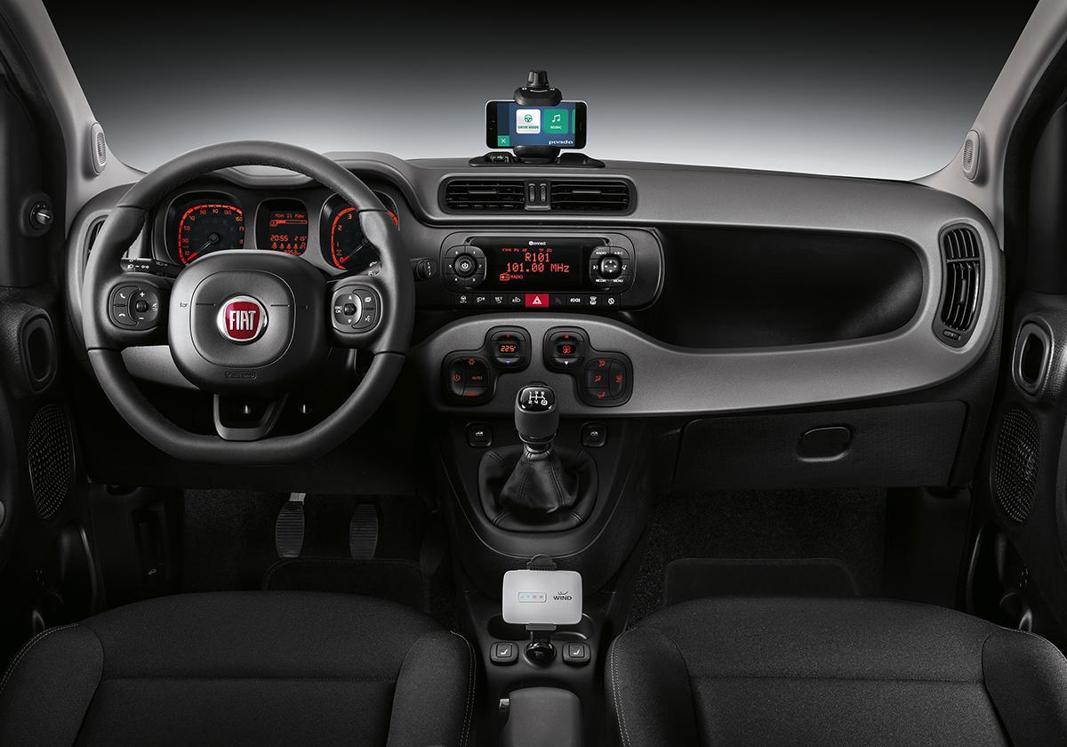 Foto Fiat Panda Connected by Wind interni - Patentati