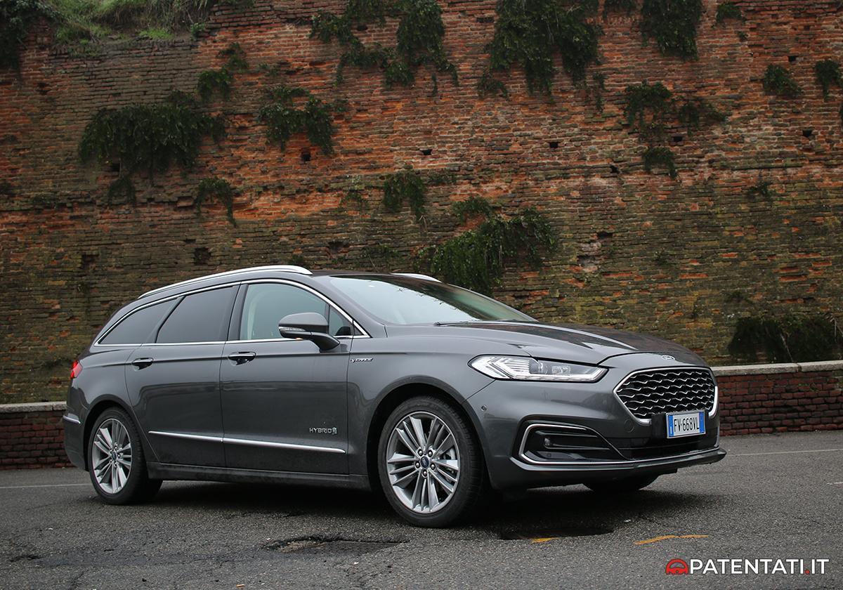 Foto Ford Mondeo SW Vignale Hybrid profilo - Patentati