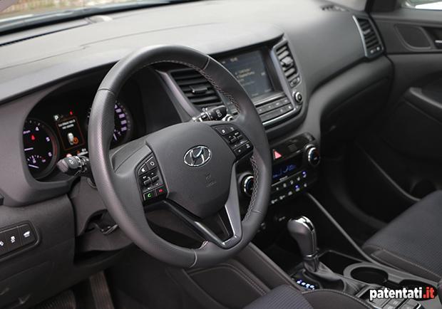 Foto Hyundai Tucson 1.7 CRDi 141 CV DCT Sound Edition interni - Patentati