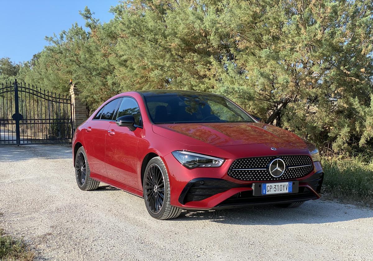 Foto Mercedes CLA 250 e AMG Line Premium Plus foto - Patentati