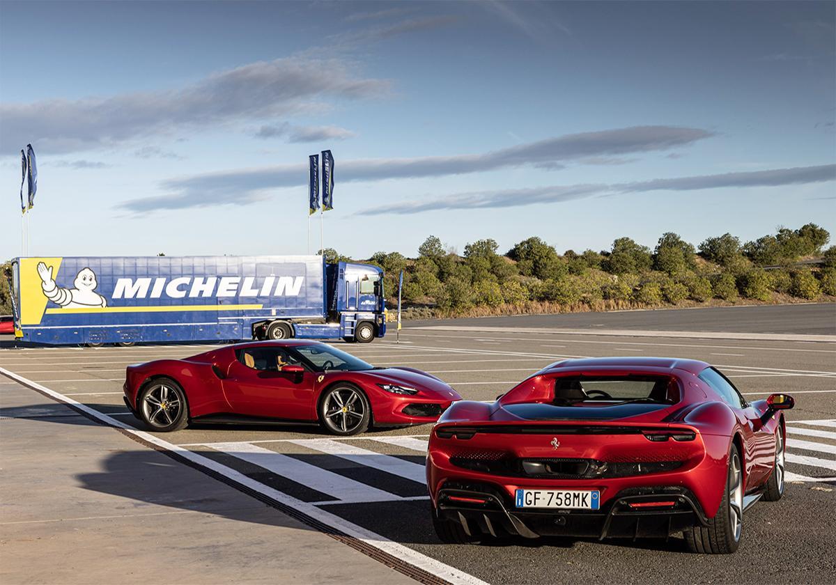 Michelin crea due pneumatici su misura per la nuova Ferrari 296 GTB ...