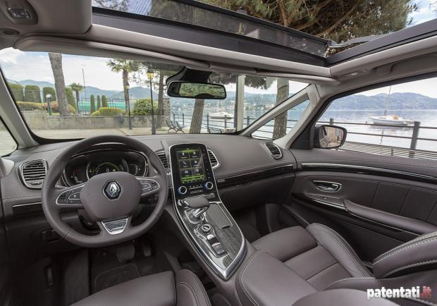 Foto Renault Espace 1.6 dCi Initiale Paris interni - Patentati