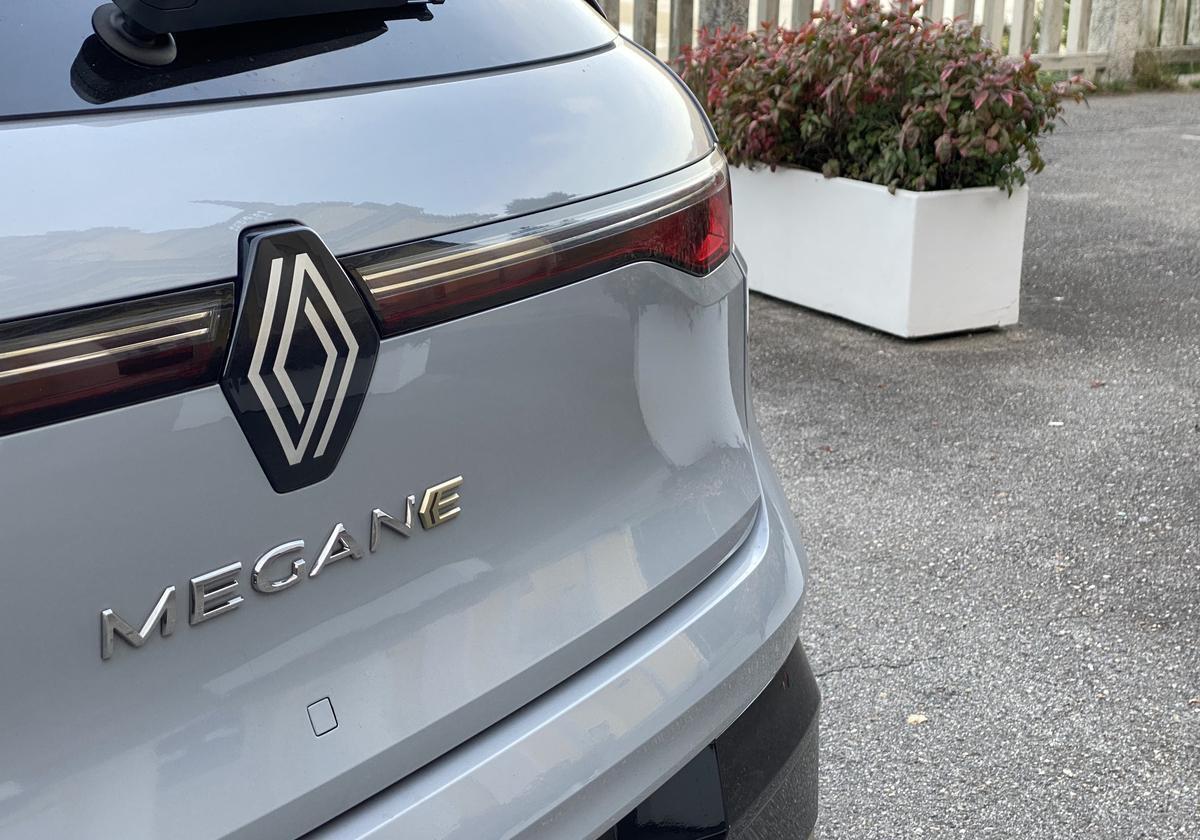 Foto Renault Mégane E-Tech Electric logo - Patentati