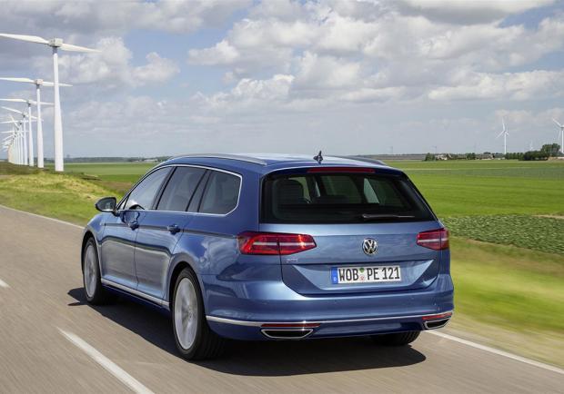 Volkswagen Passat GTE: caratteristiche e prezzo della versione ibrida ...