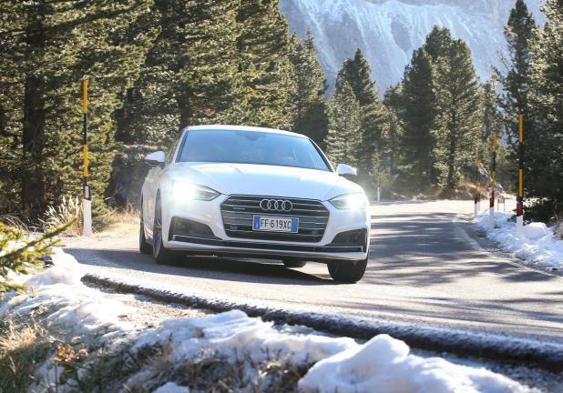 Foto Audi A5 Sportback bianca frontale LED - Patentati