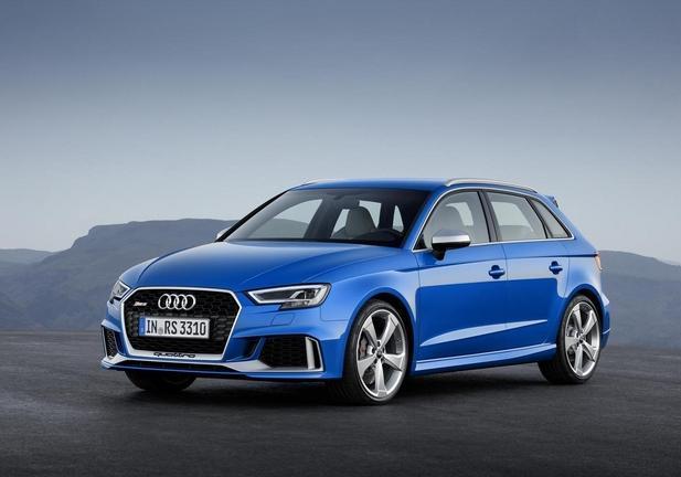 Foto Audi RS3 Sportback blu - Patentati