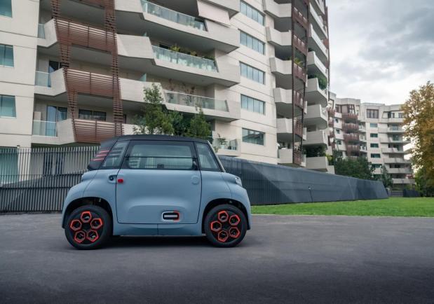 Citroën Ami, il test del piccolo quadriciclo elettrico guidabile a 14 ...