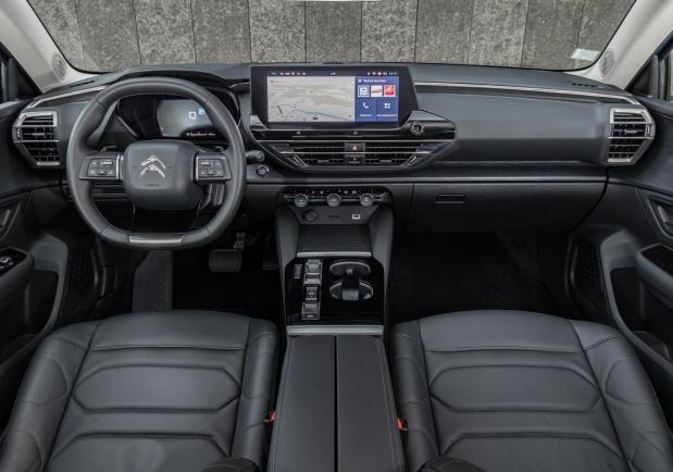 Foto Citroen C5 X Hybrid 225 Shine Pack interni - Patentati