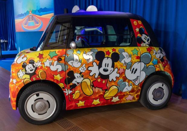 Foto Fiat Topolino tributo Disney Mickey Mouse cavazzano - Patentati