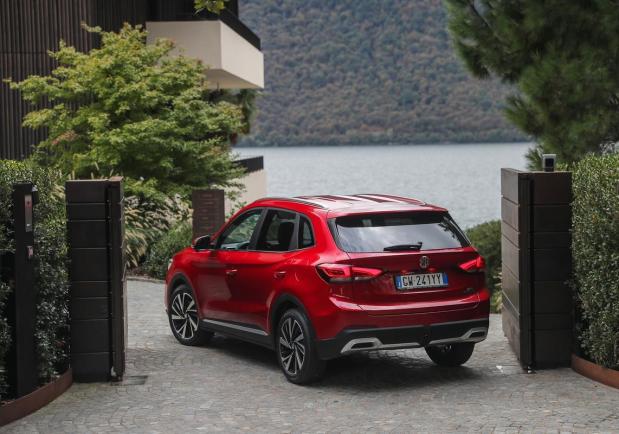 Nuova MG ZS ibrida: prova su strada, pregi e difetti - Patentati