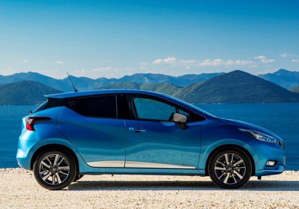 Foto Nissan Micra blu profilo - Patentati