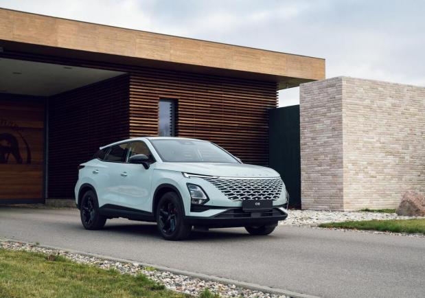 Foto Omoda 5 elettrica - Patentati