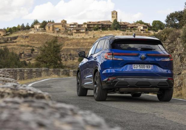 Foto Renault Austral E-Tech Iconic Esprit Alpine posteriore - Patentati