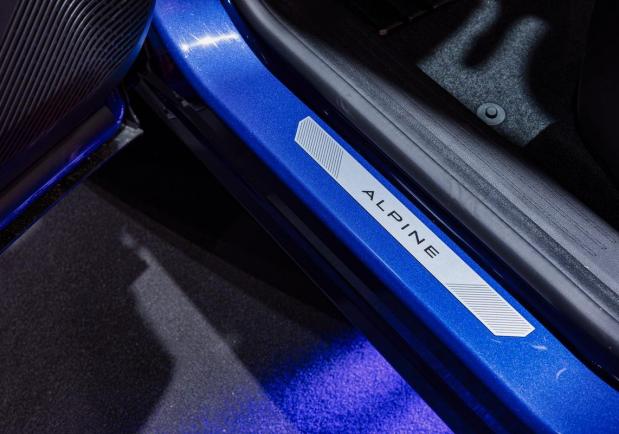 Foto Renault Captur 2024 esprit alpine battitacco - Patentati