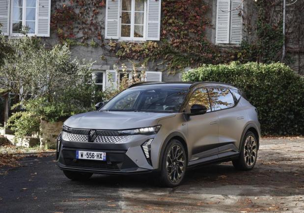 Foto Renault Scenic E-Tech Esprit Alpine profilo - Patentati
