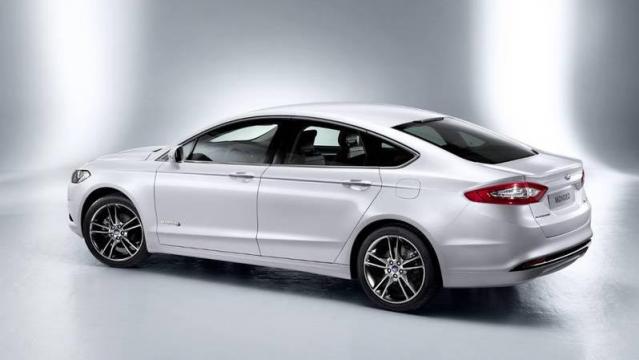 Ford Mondeo 4 porte: listino prezzi 2022, consumi e dimensioni - Patentati